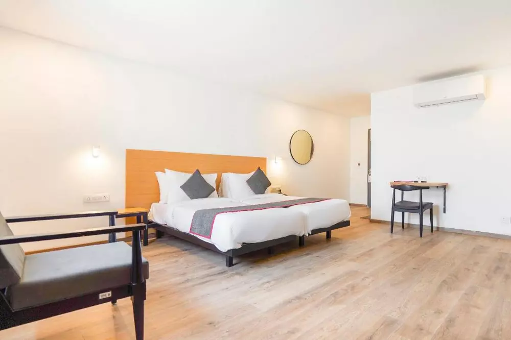 OYO Townhouse Sector 121 Noida Near Noida Sector 51 Metro Station 