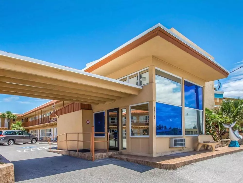 Beach House Inn 사진, 예약, 후기 (FL) Beach | NOL