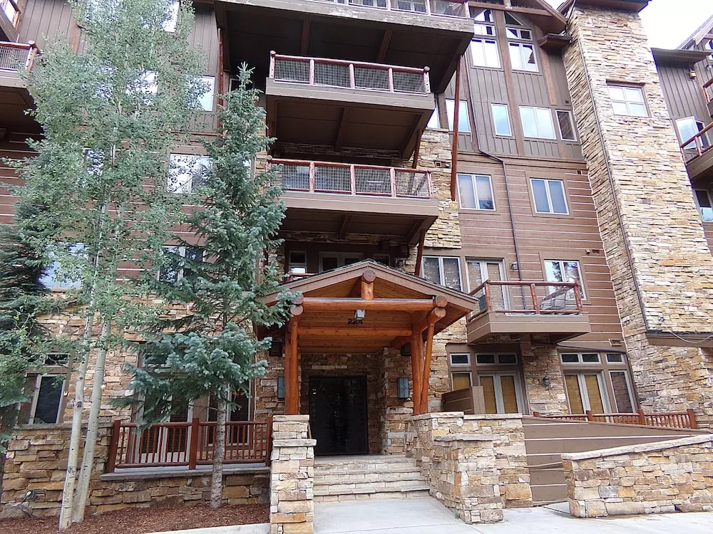 TLGM 더 팀버스 1 베드 2 욕실 사진, 예약, 후기 Keystone Dr | NOL